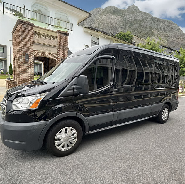 Ford Transit 15 Passengers medium roof